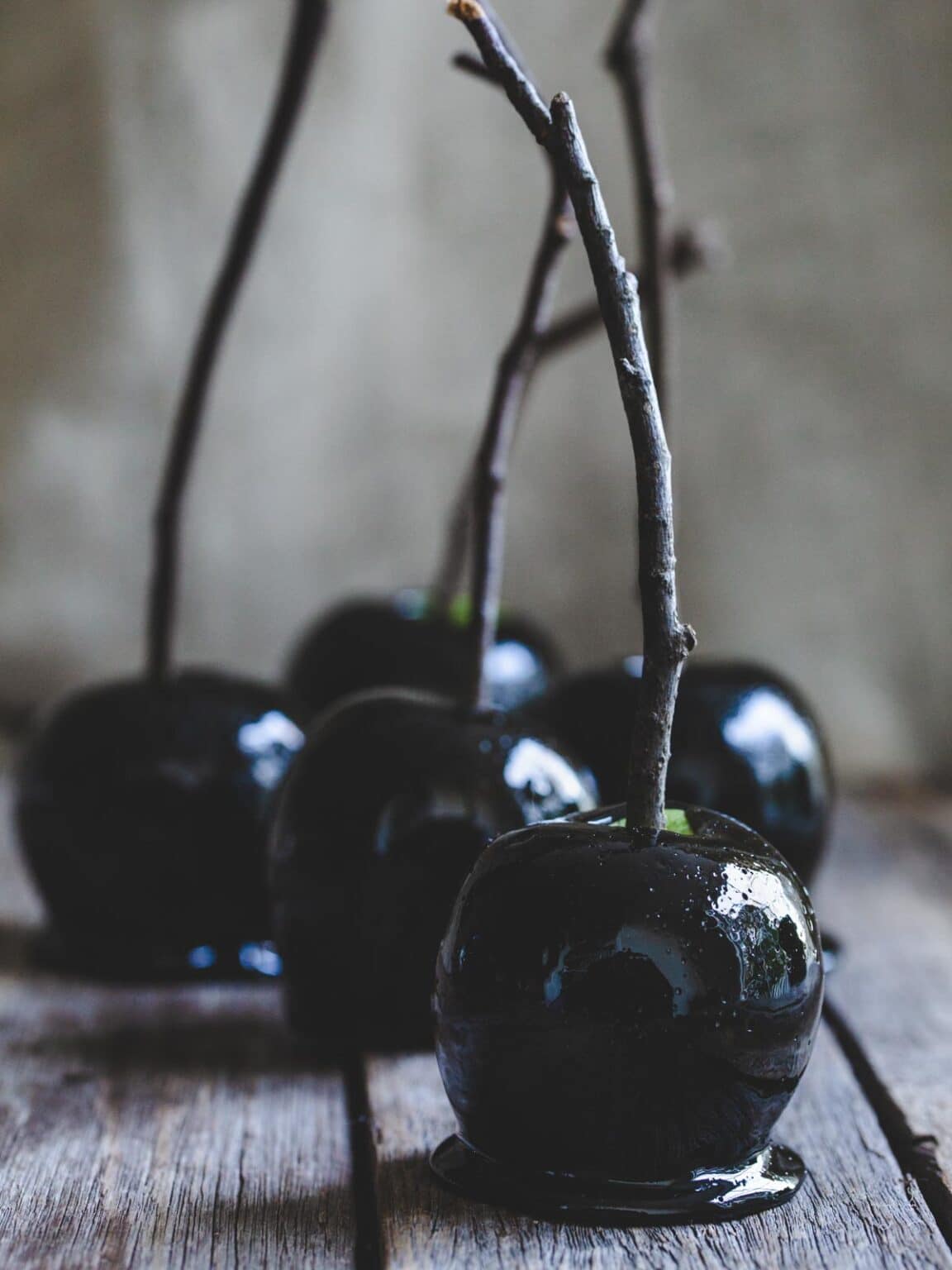 Black Candy Apples for Halloween | My Goodness Kitchen
